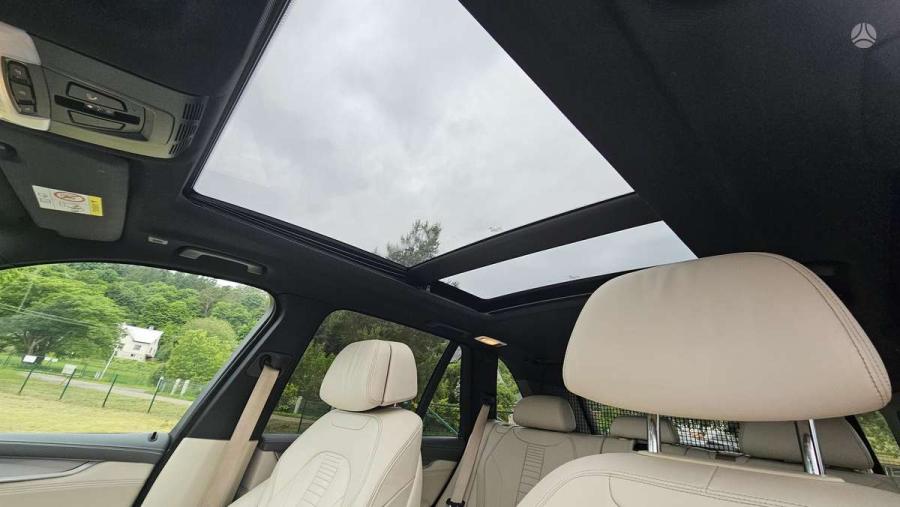 Black BMW X5 2015 in Prienai, with an engine capacity of 2.00 L and mileage of 174 thousand km for 18399 €, photo 27 on AUTOMOTO.COM.LV