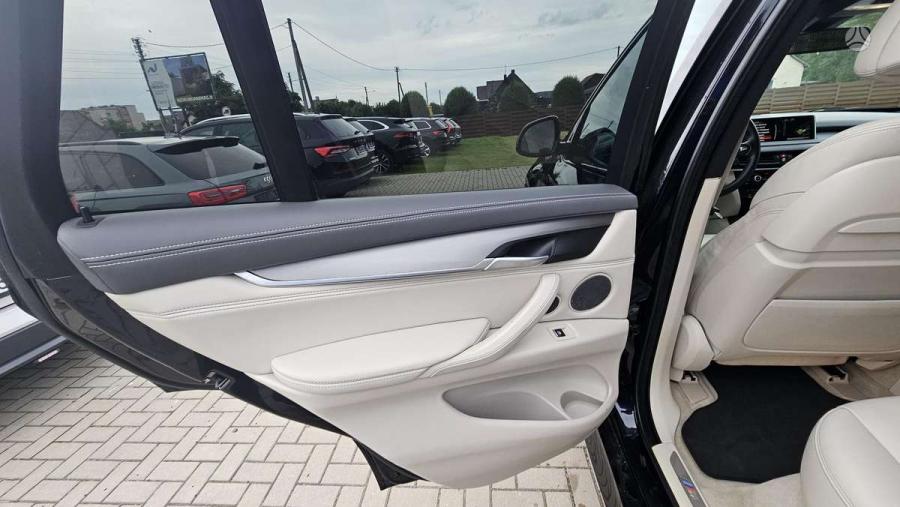 Black BMW X5 2015 in Prienai, with an engine capacity of 2.00 L and mileage of 174 thousand km for 18399 €, photo 31 on AUTOMOTO.COM.LV