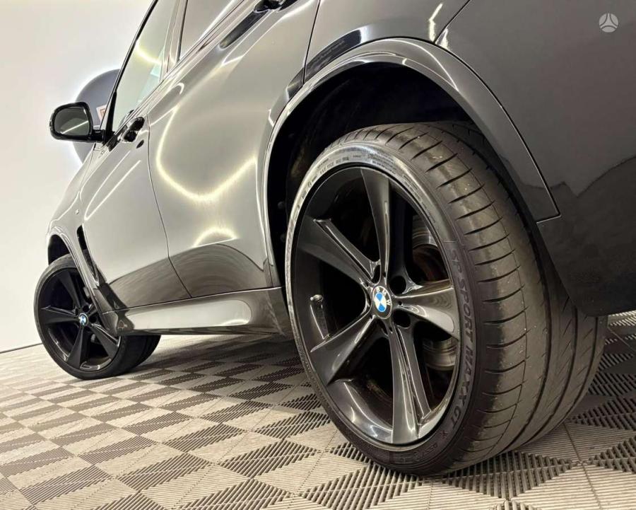 Melns BMW X5 2015 Marijampole, ar dzinēja tilpumu 2.99 L un nobraukumu 210 tūkst. km par 23999 €, foto 30 vietnē AUTOMOTO.COM.LV