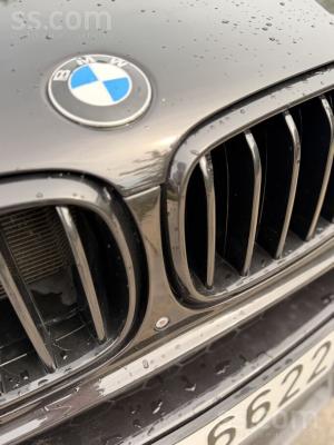 Black BMW X5 2015 in Riga, with an engine capacity of 3.00 L and mileage of 294 thousand km for 23500 €, photo 10 on AUTOMOTO.COM.LV