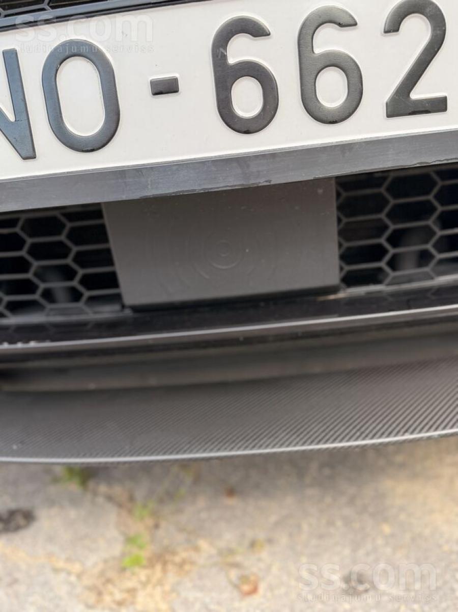 Black BMW X5 2015 in Riga, with an engine capacity of 3.00 L and mileage of 294 thousand km for 23500 €, photo 11 on AUTOMOTO.COM.LV