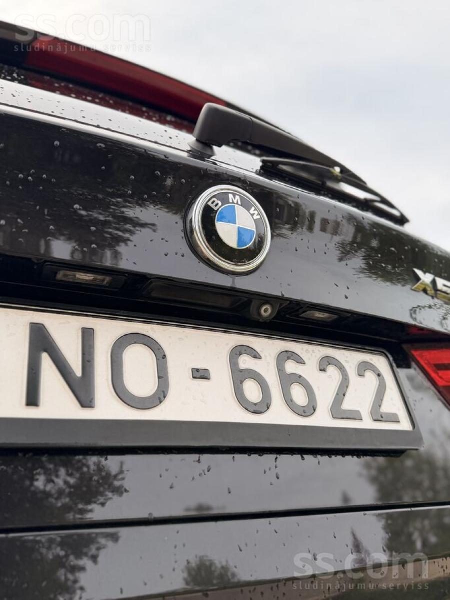 Black BMW X5 2015 in Riga, with an engine capacity of 3.00 L and mileage of 294 thousand km for 23500 €, photo 13 on AUTOMOTO.COM.LV