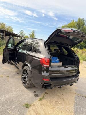 Black BMW X5 2015 in Riga, with an engine capacity of 3.00 L and mileage of 294 thousand km for 23500 €, photo 15 on AUTOMOTO.COM.LV