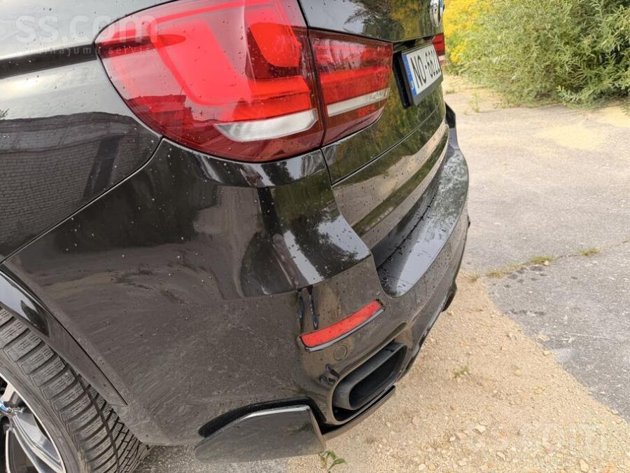 Black BMW X5 2015 in Riga, with an engine capacity of 3.00 L and mileage of 294 thousand km for 23500 €, photo 18 on AUTOMOTO.COM.LV