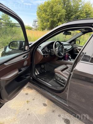 Black BMW X5 2015 in Riga, with an engine capacity of 3.00 L and mileage of 294 thousand km for 23500 €, photo 20 on AUTOMOTO.COM.LV