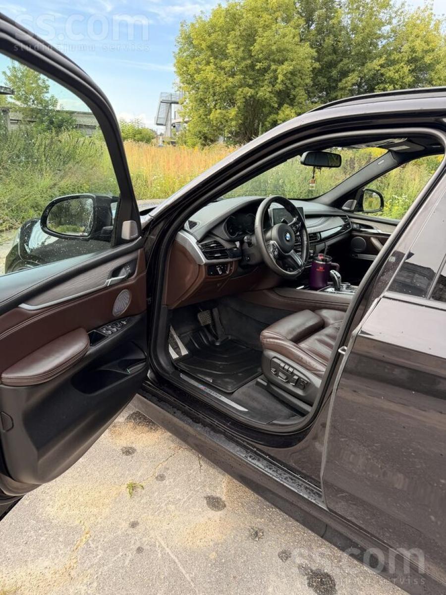 Black BMW X5 2015 in Riga, with an engine capacity of 3.00 L and mileage of 294 thousand km for 23500 €, photo 20 on AUTOMOTO.COM.LV