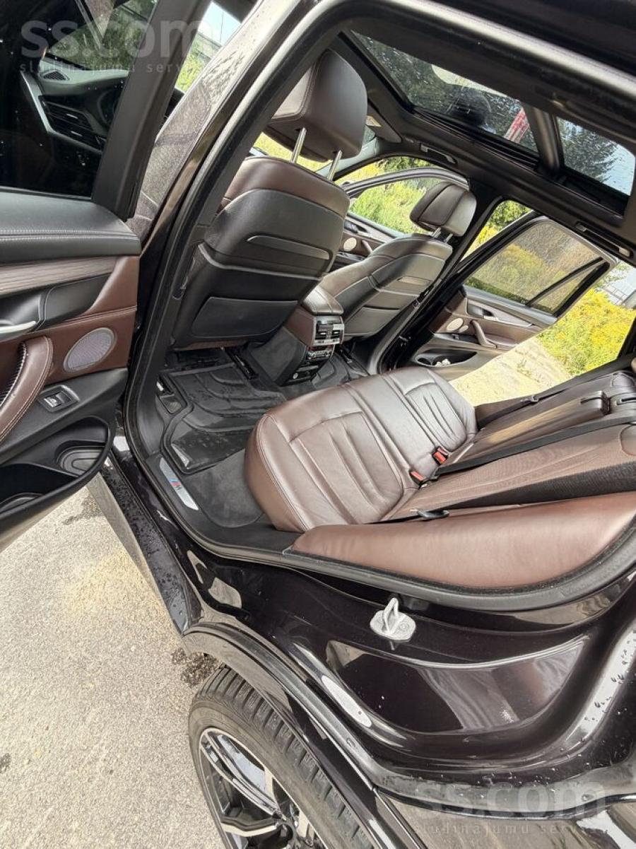 Black BMW X5 2015 in Riga, with an engine capacity of 3.00 L and mileage of 294 thousand km for 23500 €, photo 21 on AUTOMOTO.COM.LV