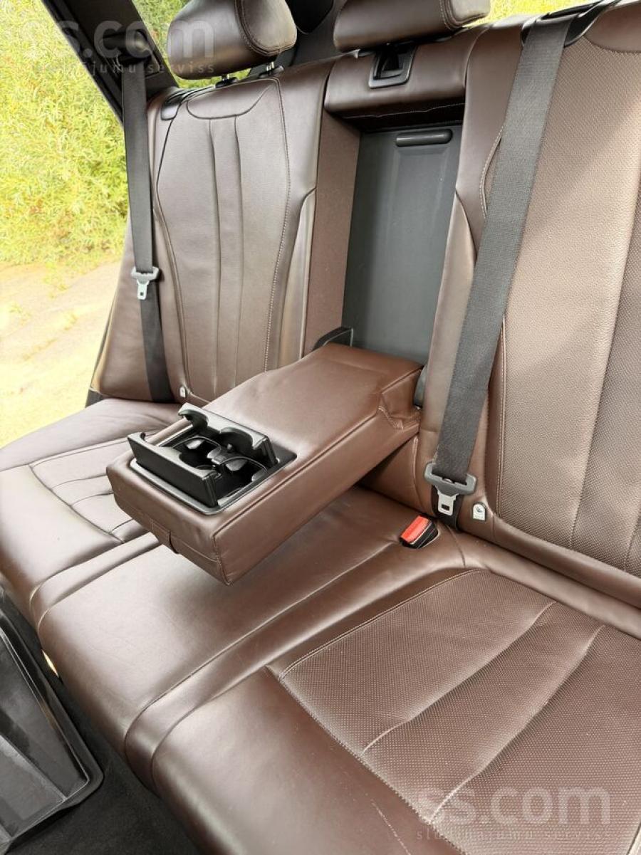 Black BMW X5 2015 in Riga, with an engine capacity of 3.00 L and mileage of 294 thousand km for 23500 €, photo 23 on AUTOMOTO.COM.LV