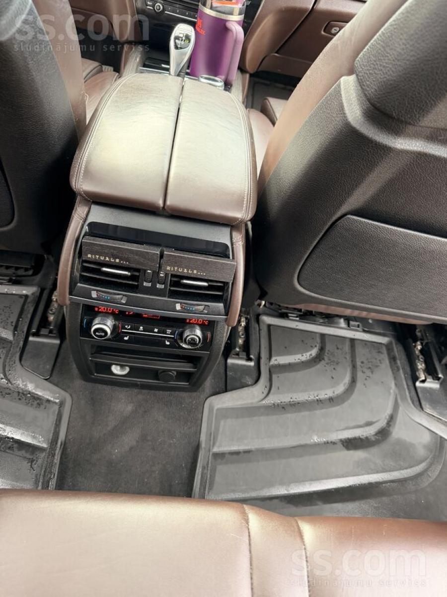 Black BMW X5 2015 in Riga, with an engine capacity of 3.00 L and mileage of 294 thousand km for 23500 €, photo 24 on AUTOMOTO.COM.LV