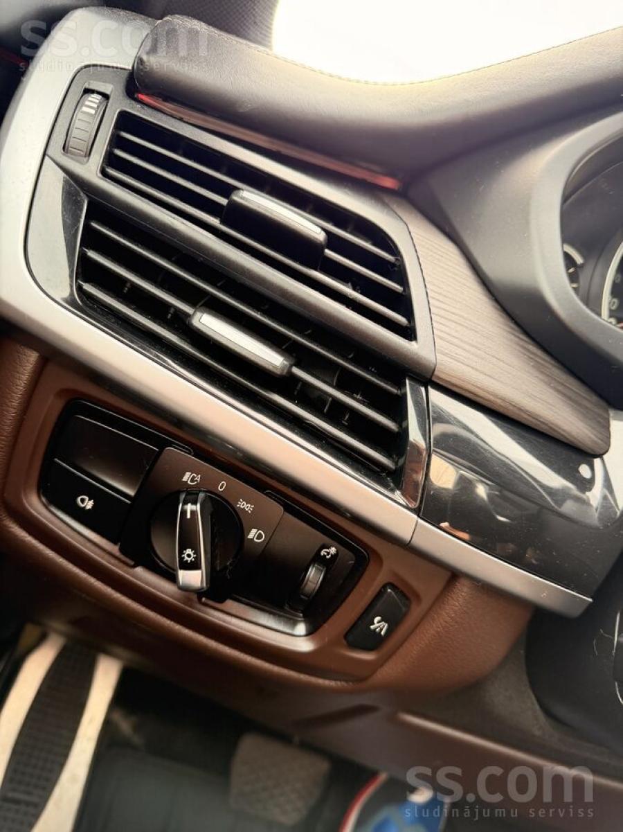 Black BMW X5 2015 in Riga, with an engine capacity of 3.00 L and mileage of 294 thousand km for 23500 €, photo 28 on AUTOMOTO.COM.LV