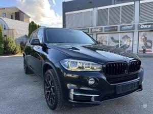 Black BMW X5 2015 in Alytus, with an engine capacity of 2.99 L and mileage of 288 thousand km for 15850 €, photo 4 on AUTOMOTO.COM.LV