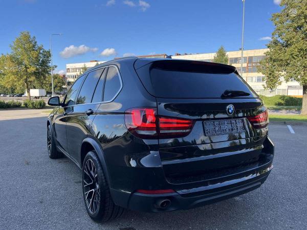 Black BMW X5 2015 in Alytus, with an engine capacity of 2.99 L and mileage of 288 thousand km for 15850 €, photo 7 on AUTOMOTO.COM.LV
