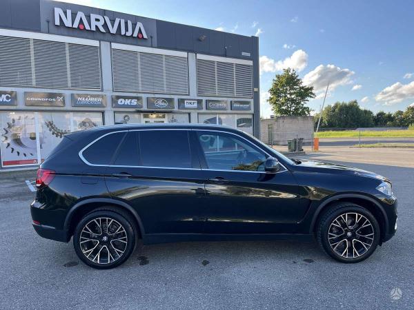 Black BMW X5 2015 in Alytus, with an engine capacity of 2.99 L and mileage of 288 thousand km for 15850 €, photo 9 on AUTOMOTO.COM.LV