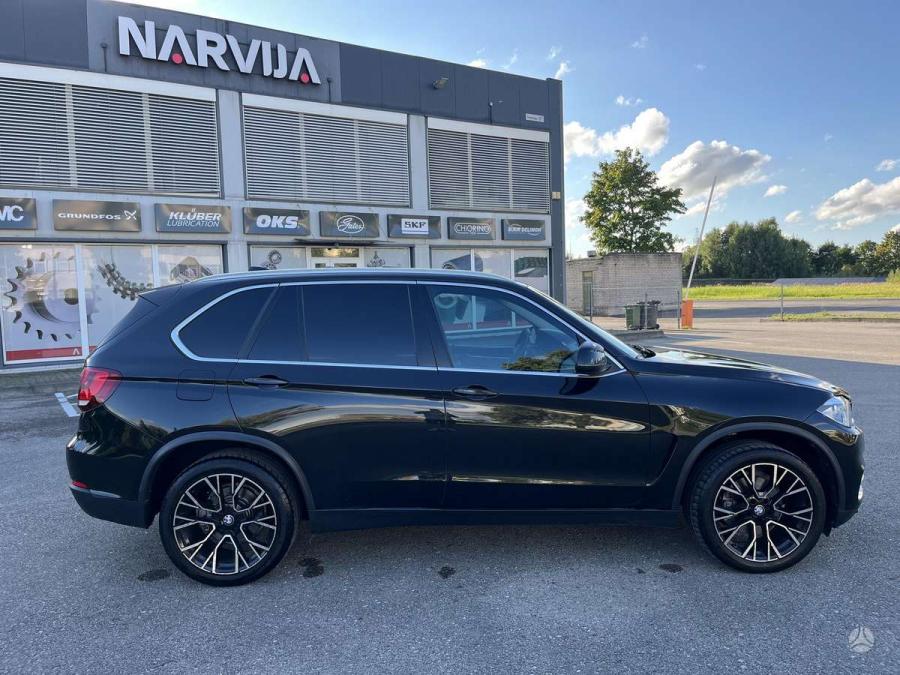 Black BMW X5 2015 in Alytus, with an engine capacity of 2.99 L and mileage of 288 thousand km for 15850 €, photo 10 on AUTOMOTO.COM.LV