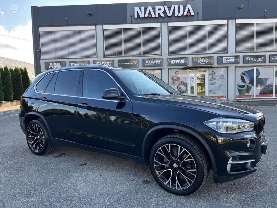 Black BMW X5 2015 in Alytus, with an engine capacity of 2.99 L and mileage of 288 thousand km for 15850 €, photo 12 on AUTOMOTO.COM.LV