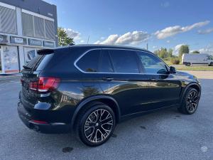 Black BMW X5 2015 in Alytus, with an engine capacity of 2.99 L and mileage of 288 thousand km for 15850 €, photo 13 on AUTOMOTO.COM.LV
