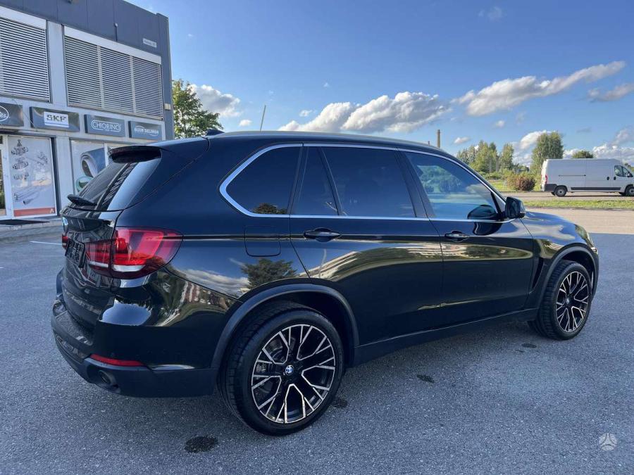 Black BMW X5 2015 in Alytus, with an engine capacity of 2.99 L and mileage of 288 thousand km for 15850 €, photo 13 on AUTOMOTO.COM.LV