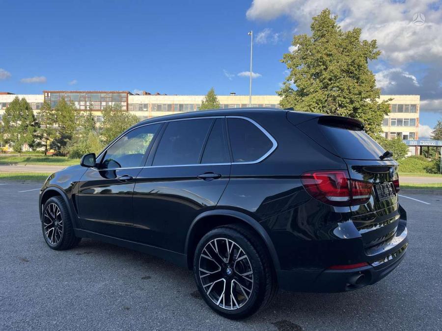 Black BMW X5 2015 in Alytus, with an engine capacity of 2.99 L and mileage of 288 thousand km for 15850 €, photo 14 on AUTOMOTO.COM.LV