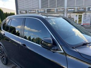 Black BMW X5 2015 in Alytus, with an engine capacity of 2.99 L and mileage of 288 thousand km for 15850 €, photo 15 on AUTOMOTO.COM.LV