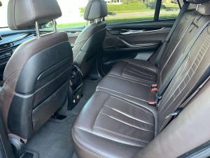 Black BMW X5 2015 in Alytus, with an engine capacity of 2.99 L and mileage of 288 thousand km for 15850 €, photo 20 on AUTOMOTO.COM.LV
