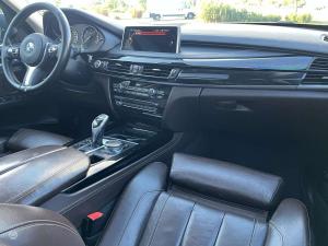 Black BMW X5 2015 in Alytus, with an engine capacity of 2.99 L and mileage of 288 thousand km for 15850 €, photo 23 on AUTOMOTO.COM.LV