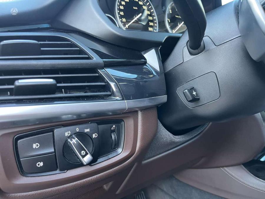 Black BMW X5 2015 in Alytus, with an engine capacity of 2.99 L and mileage of 288 thousand km for 15850 €, photo 26 on AUTOMOTO.COM.LV