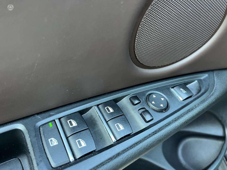 Black BMW X5 2015 in Alytus, with an engine capacity of 2.99 L and mileage of 288 thousand km for 15850 €, photo 28 on AUTOMOTO.COM.LV