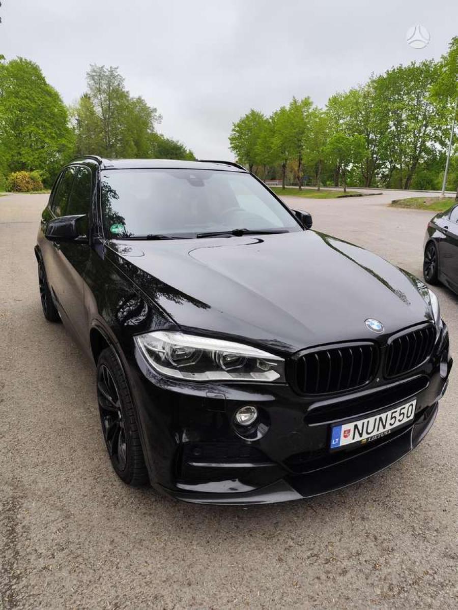 Black BMW X5 2015 in Skuodas, with an engine capacity of 2.99 L and mileage of 297 thousand km for 18700 €, photo 1 on AUTOMOTO.COM.LV