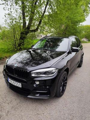 Black BMW X5 2015 in Skuodas, with an engine capacity of 2.99 L and mileage of 297 thousand km for 18700 €, photo 3 on AUTOMOTO.COM.LV