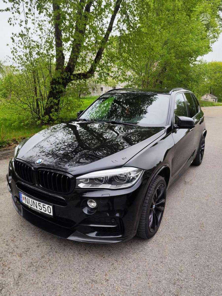 Black BMW X5 2015 in Skuodas, with an engine capacity of 2.99 L and mileage of 297 thousand km for 18700 €, photo 3 on AUTOMOTO.COM.LV