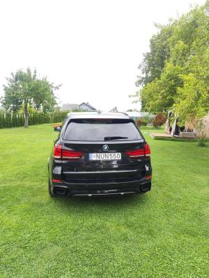 Black BMW X5 2015 in Skuodas, with an engine capacity of 2.99 L and mileage of 297 thousand km for 18700 €, photo 12 on AUTOMOTO.COM.LV