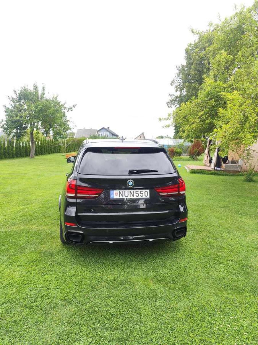 Black BMW X5 2015 in Skuodas, with an engine capacity of 2.99 L and mileage of 297 thousand km for 18700 €, photo 12 on AUTOMOTO.COM.LV