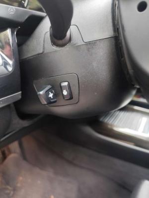 Black BMW X5 2015 in Skuodas, with an engine capacity of 2.99 L and mileage of 297 thousand km for 18700 €, photo 13 on AUTOMOTO.COM.LV