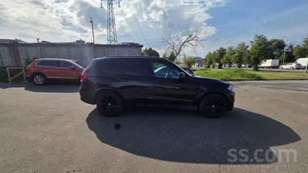Black BMW X5 2015 in Riga, with an engine capacity of 3.00 L and mileage of 281 thousand km for 17990 €, photo 9 on AUTOMOTO.COM.LV
