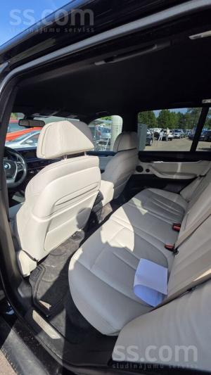 Black BMW X5 2015 in Riga, with an engine capacity of 3.00 L and mileage of 281 thousand km for 17990 €, photo 11 on AUTOMOTO.COM.LV