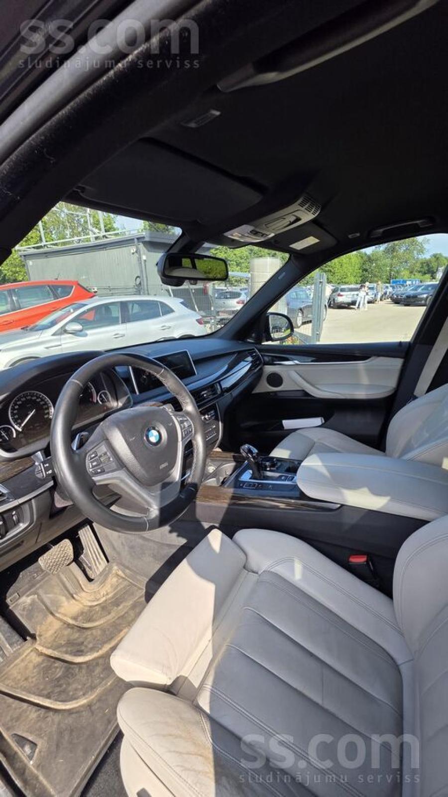 Black BMW X5 2015 in Riga, with an engine capacity of 3.00 L and mileage of 281 thousand km for 17990 €, photo 12 on AUTOMOTO.COM.LV
