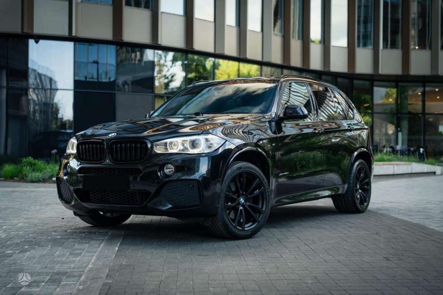Black BMW X5 2015 in Vilnius, with an engine capacity of 2.99 L and mileage of 256 thousand km for 20490 €, photo 1 on AUTOMOTO.COM.LV
