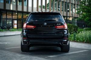 Black BMW X5 2015 in Vilnius, with an engine capacity of 2.99 L and mileage of 256 thousand km for 20490 €, photo 4 on AUTOMOTO.COM.LV