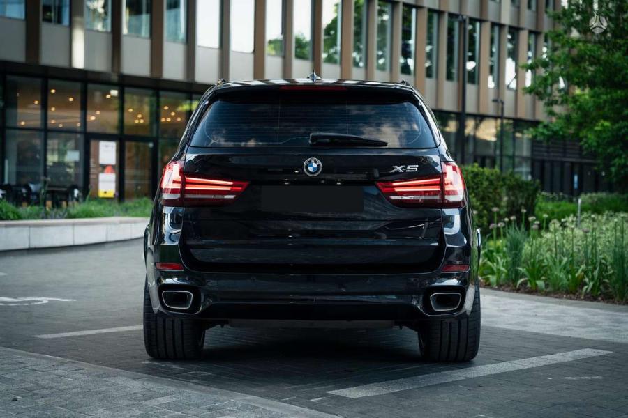 Black BMW X5 2015 in Vilnius, with an engine capacity of 2.99 L and mileage of 256 thousand km for 20490 €, photo 4 on AUTOMOTO.COM.LV