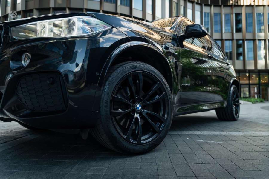 Black BMW X5 2015 in Vilnius, with an engine capacity of 2.99 L and mileage of 256 thousand km for 20490 €, photo 8 on AUTOMOTO.COM.LV