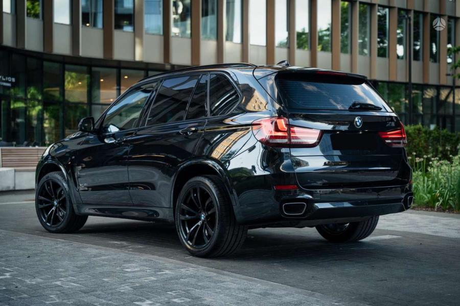 Black BMW X5 2015 in Vilnius, with an engine capacity of 2.99 L and mileage of 256 thousand km for 20490 €, photo 9 on AUTOMOTO.COM.LV