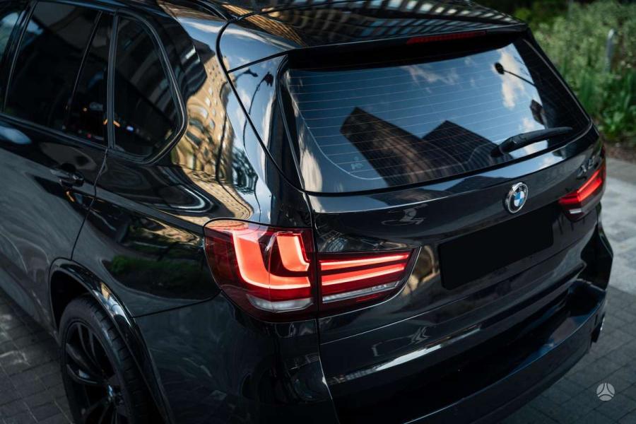 Black BMW X5 2015 in Vilnius, with an engine capacity of 2.99 L and mileage of 256 thousand km for 20490 €, photo 10 on AUTOMOTO.COM.LV