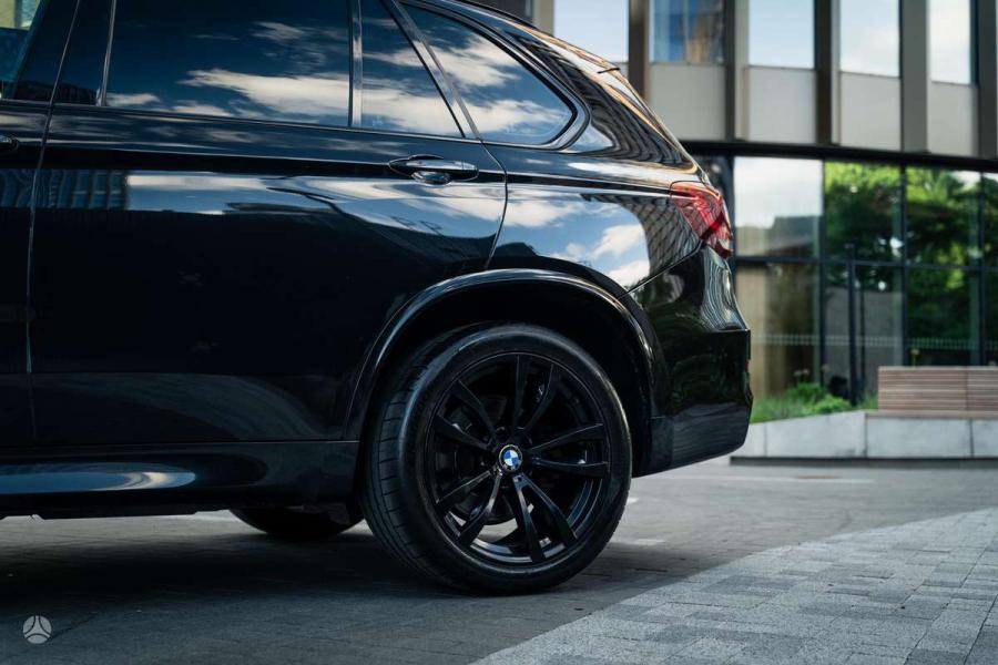 Black BMW X5 2015 in Vilnius, with an engine capacity of 2.99 L and mileage of 256 thousand km for 20490 €, photo 14 on AUTOMOTO.COM.LV