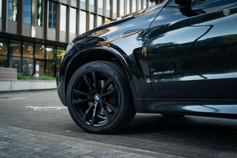 Black BMW X5 2015 in Vilnius, with an engine capacity of 2.99 L and mileage of 256 thousand km for 20490 €, photo 16 on AUTOMOTO.COM.LV