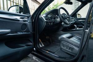 Black BMW X5 2015 in Vilnius, with an engine capacity of 2.99 L and mileage of 256 thousand km for 20490 €, photo 17 on AUTOMOTO.COM.LV