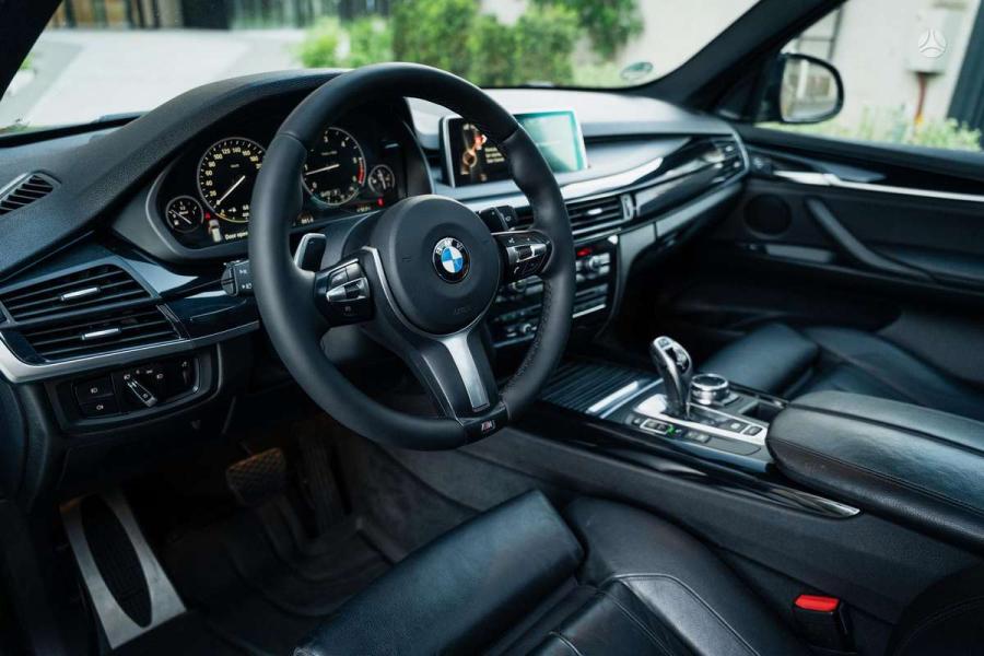 Black BMW X5 2015 in Vilnius, with an engine capacity of 2.99 L and mileage of 256 thousand km for 20490 €, photo 18 on AUTOMOTO.COM.LV