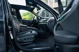 Black BMW X5 2015 in Vilnius, with an engine capacity of 2.99 L and mileage of 256 thousand km for 20490 €, photo 19 on AUTOMOTO.COM.LV
