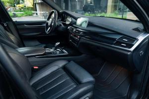 Black BMW X5 2015 in Vilnius, with an engine capacity of 2.99 L and mileage of 256 thousand km for 20490 €, photo 20 on AUTOMOTO.COM.LV