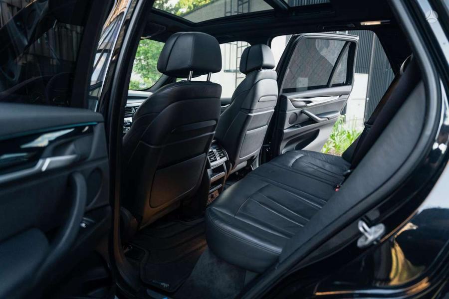Black BMW X5 2015 in Vilnius, with an engine capacity of 2.99 L and mileage of 256 thousand km for 20490 €, photo 22 on AUTOMOTO.COM.LV