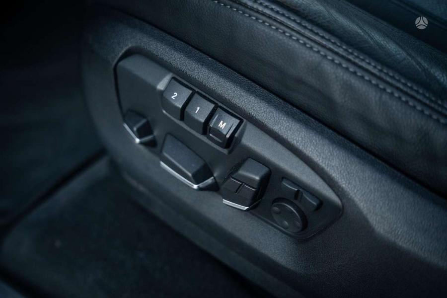 Black BMW X5 2015 in Vilnius, with an engine capacity of 2.99 L and mileage of 256 thousand km for 20490 €, photo 24 on AUTOMOTO.COM.LV